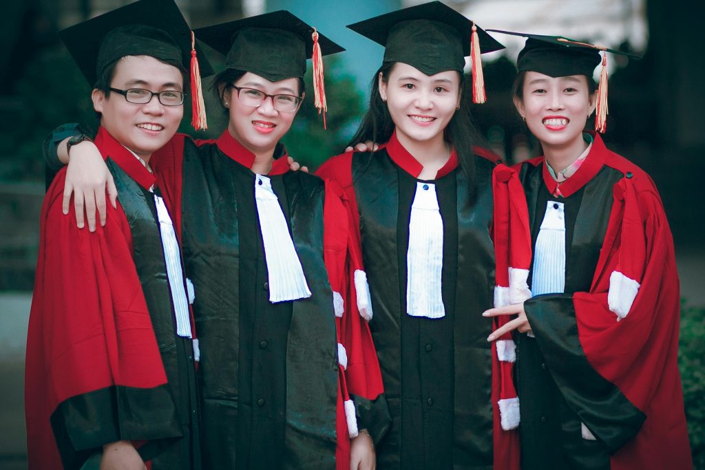 10 Ngành Học Đại Học Có Triển Vọng Nghề Nghiệp Cao - Haluan Vietnam